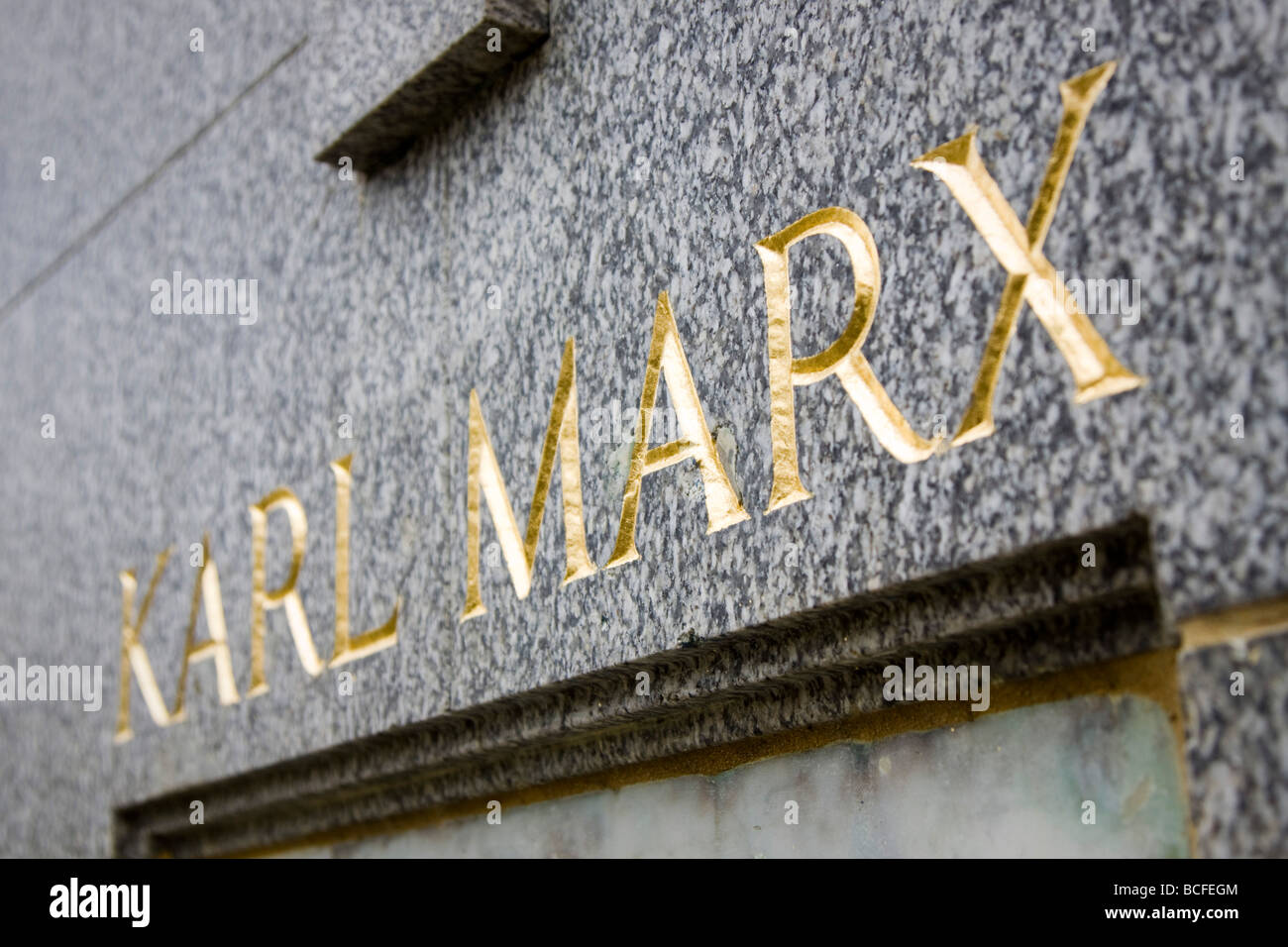 Karl Marx grave, Highgate Cemetery, London, England Stock Photo - Alamy