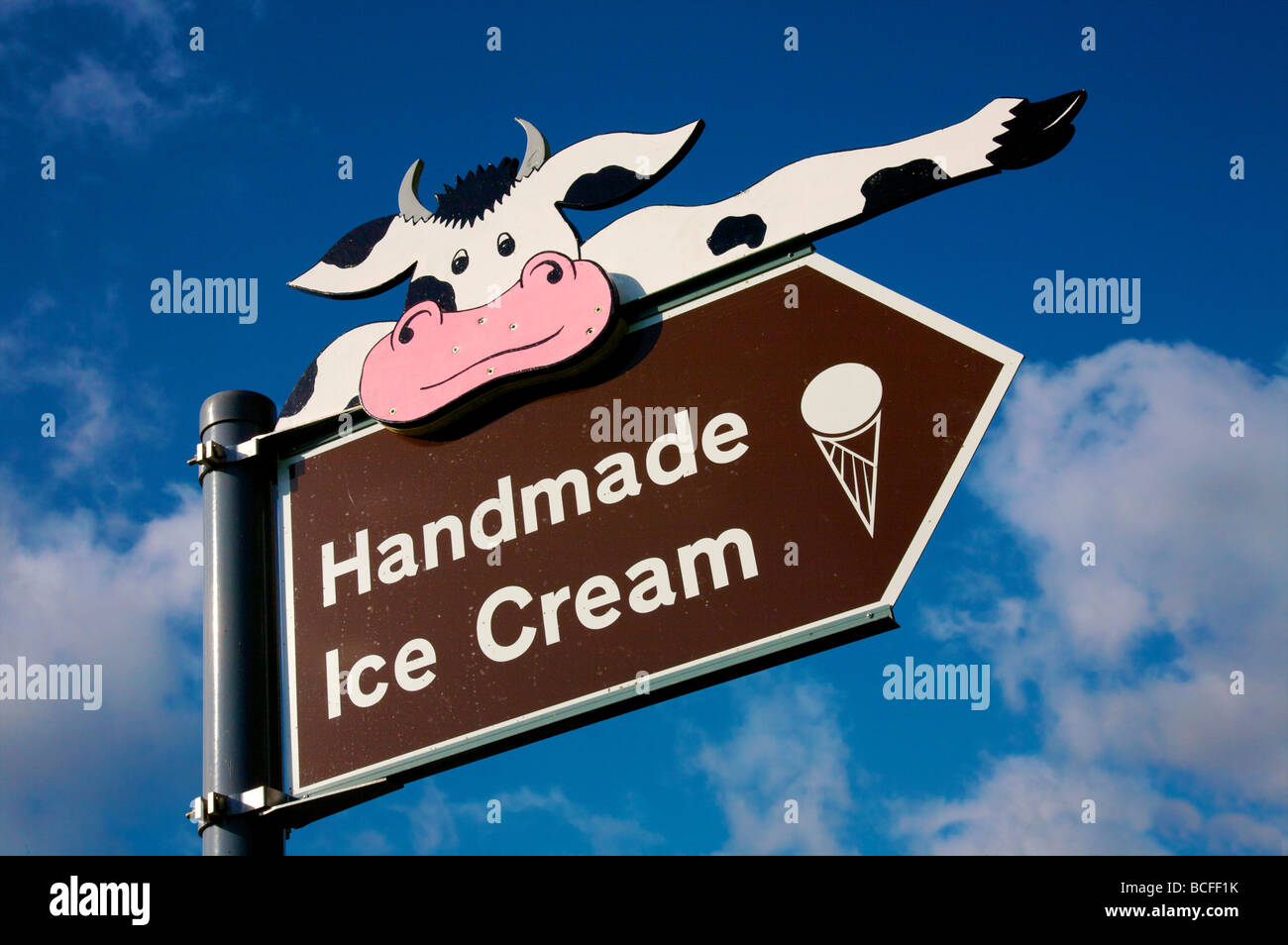 Dovedale sign hi-res stock photography and images - Alamy