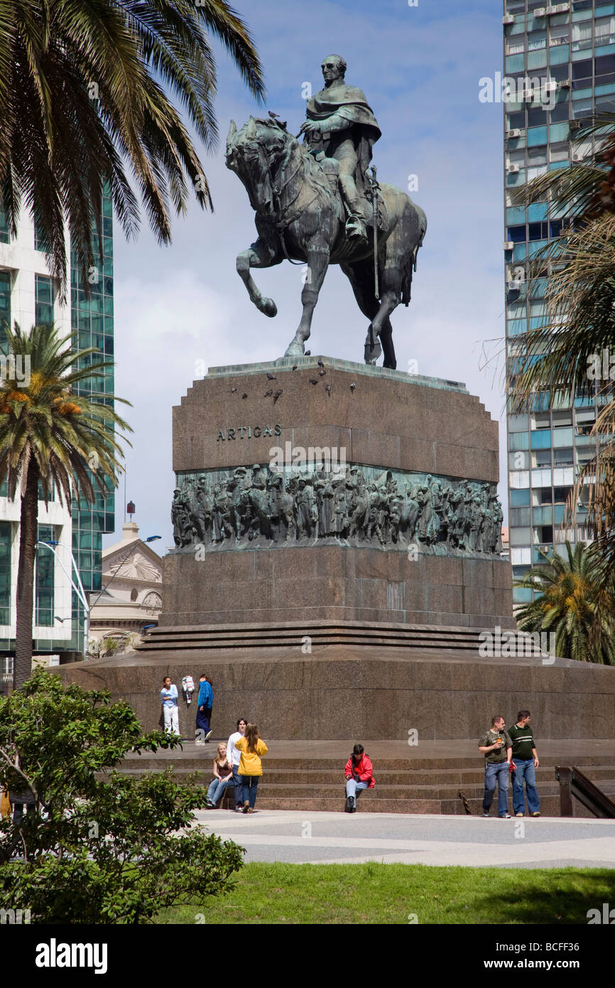 Plaza Independencia and monument to Artigas, Montevideo, Uruguay Stock ...