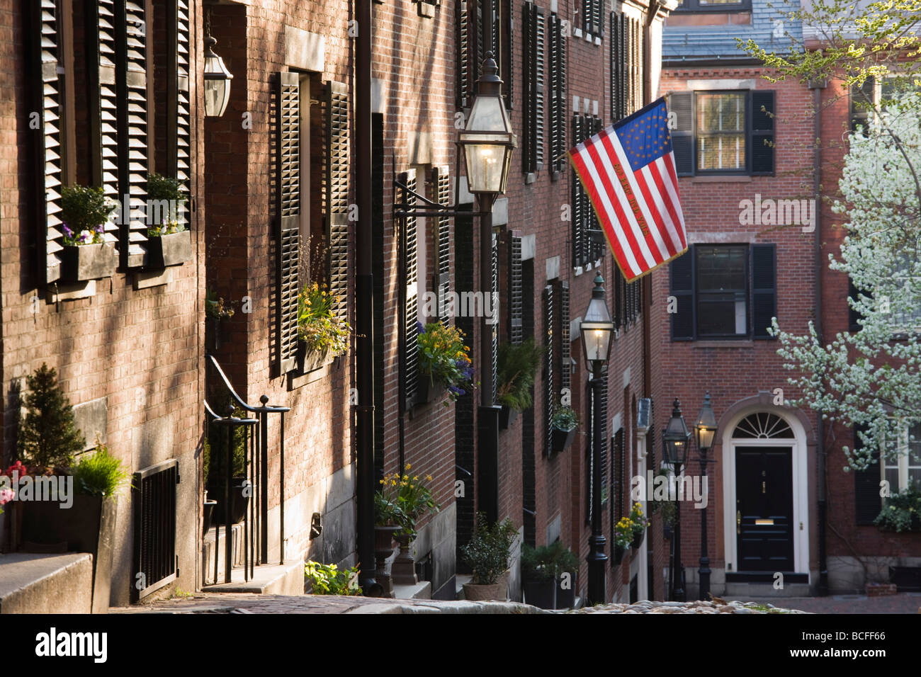 USA, Massachusetts, Boston, Beacon Hill, Acorn Street, spring Stock ...