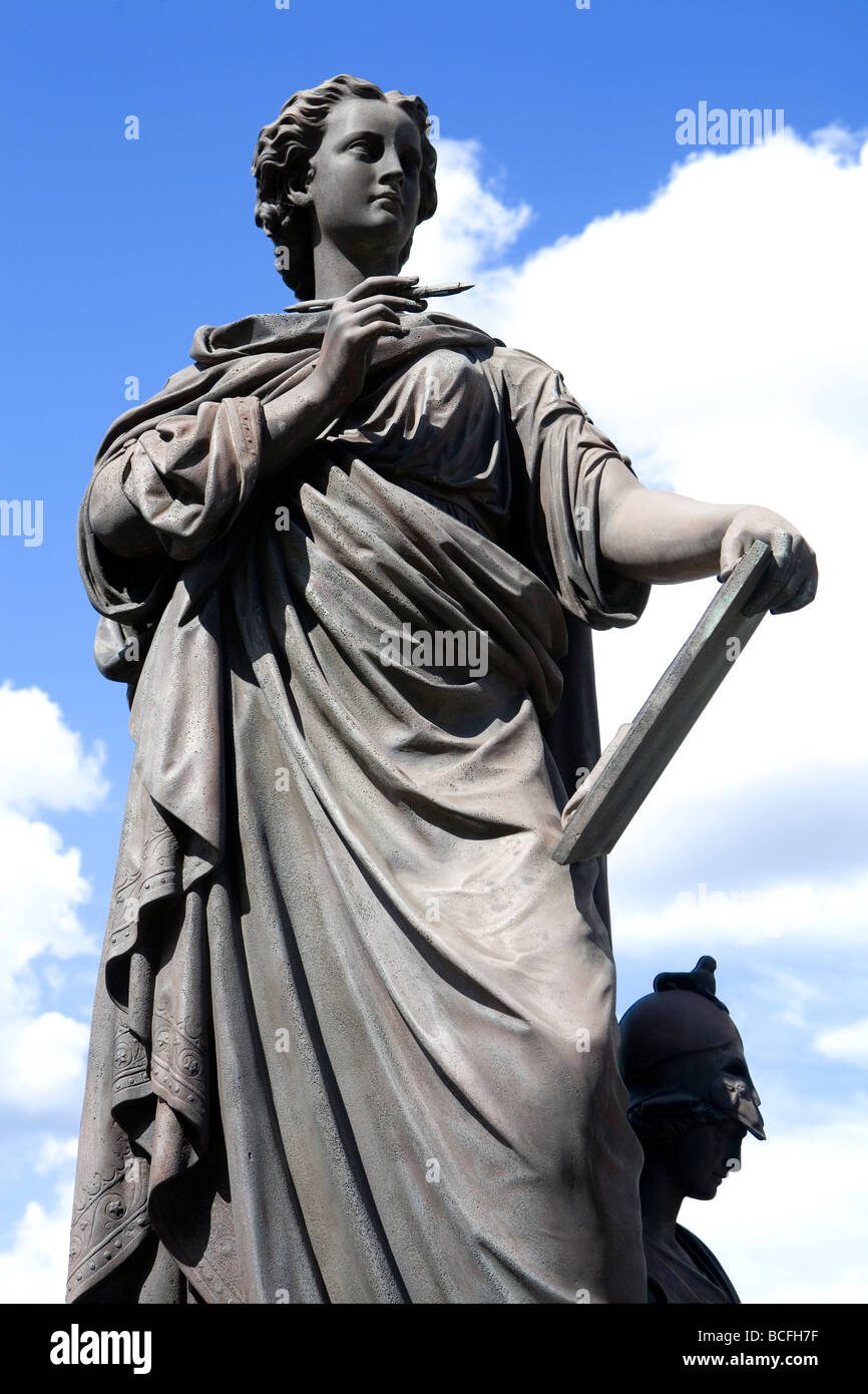 Holborn viaduct statue hi-res stock photography and images - Alamy