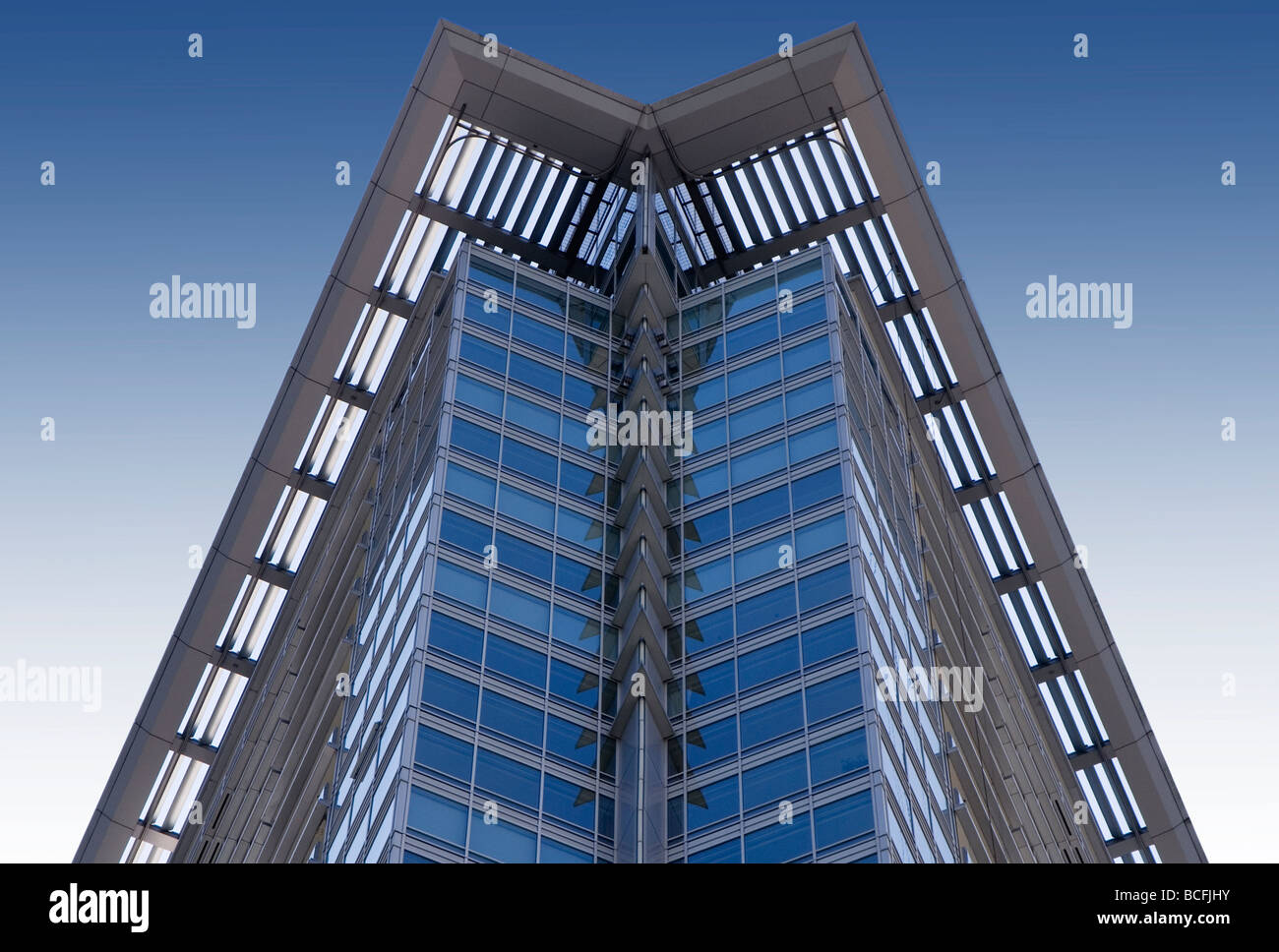 Symmetrical building exterior hi-res stock photography and images - Alamy