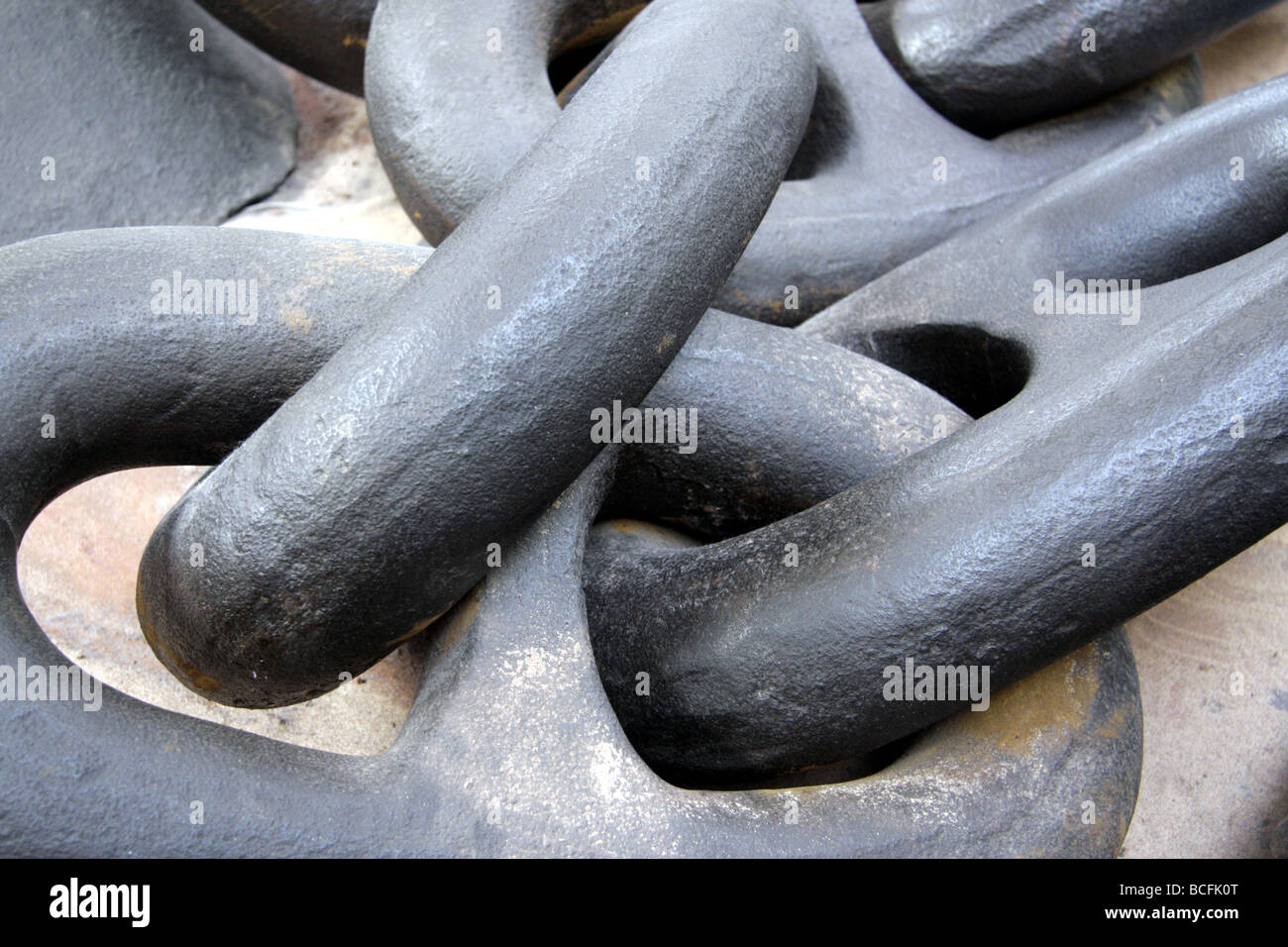 Steel chain links anchor hi-res stock photography and images - Alamy
