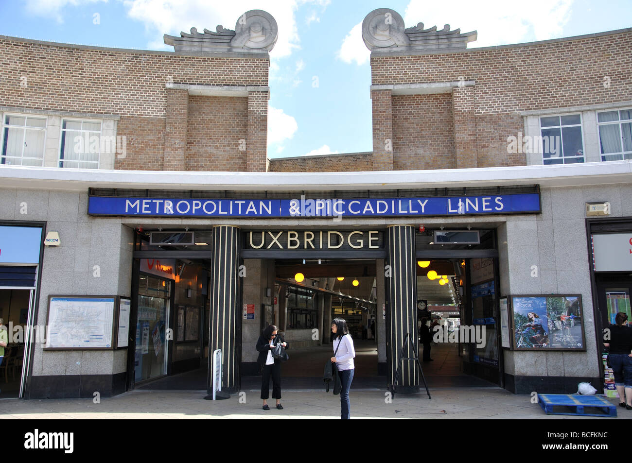 Uxbridge Station High Resolution Stock Photography and Images - Alamy