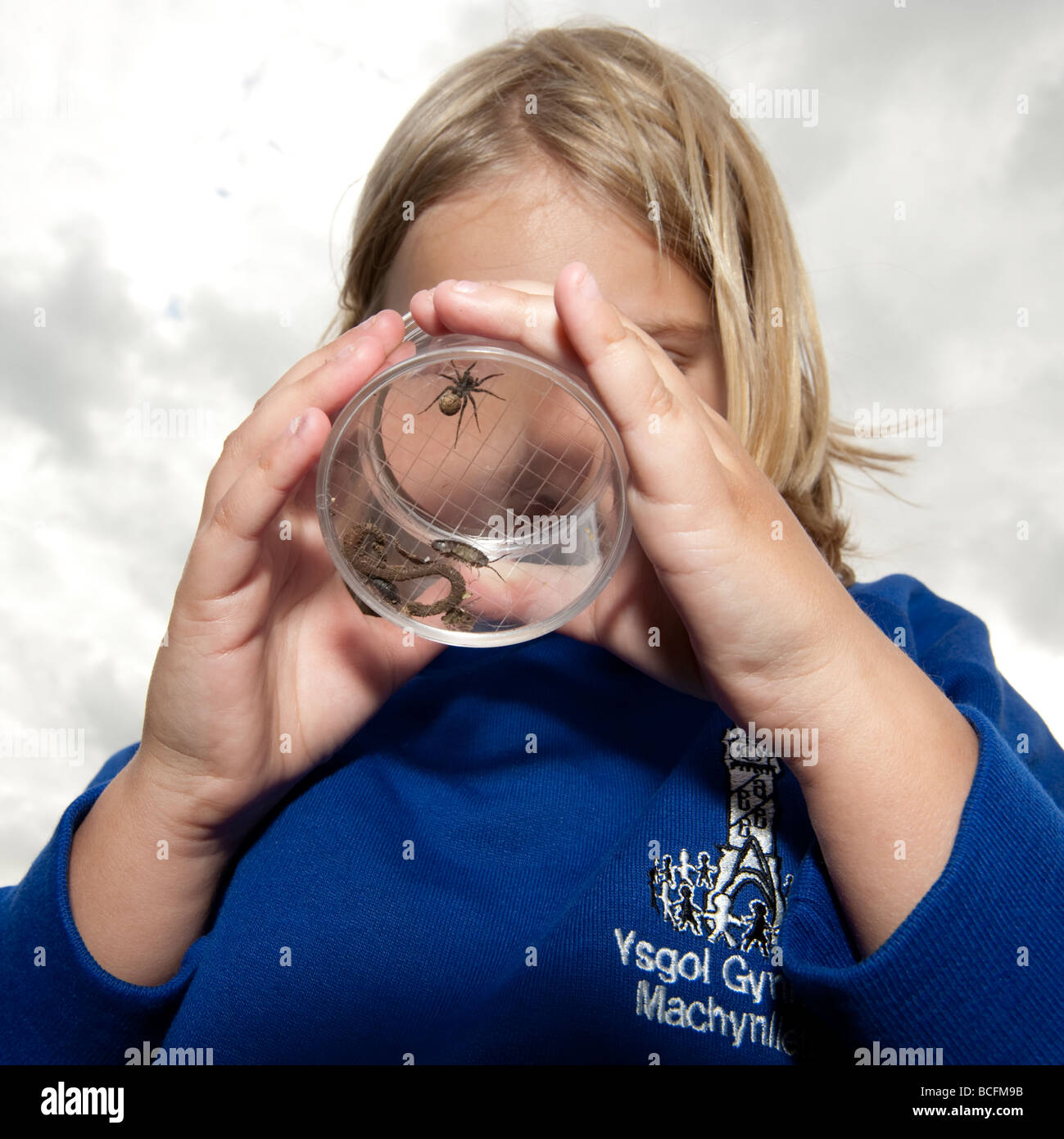 Child worm magnifying glass hi-res stock photography and images - Alamy