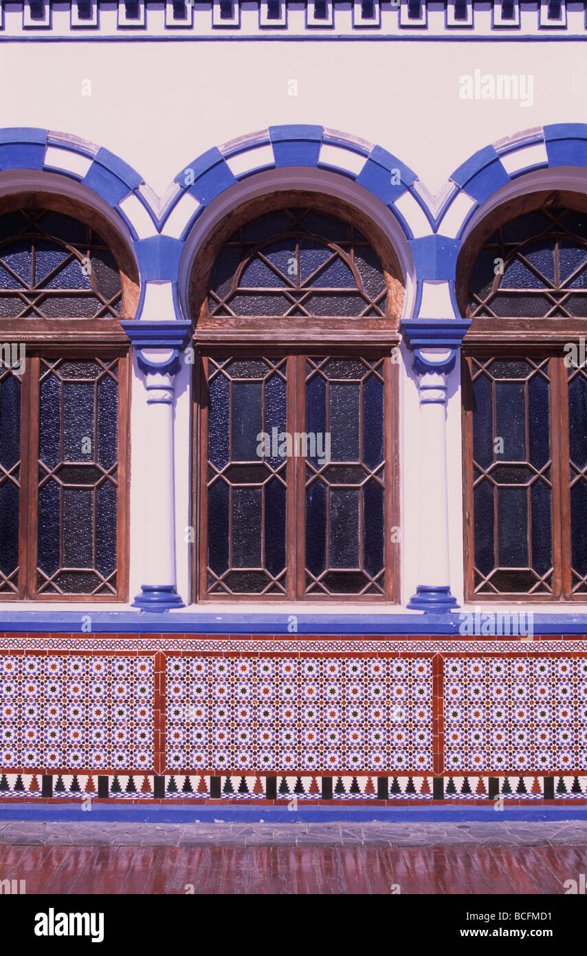 Tiles tile moorish hi-res stock photography and images - Alamy