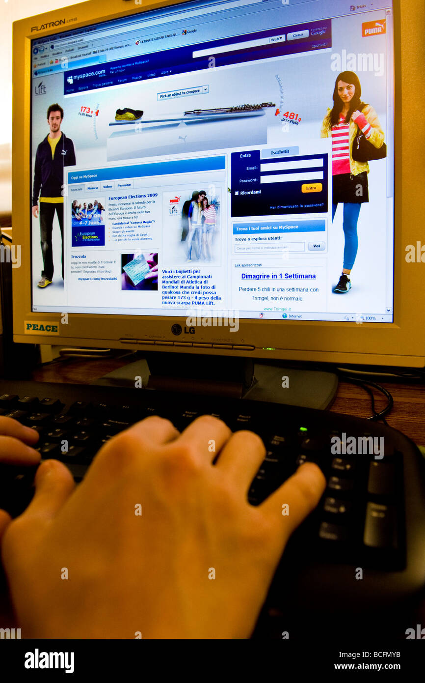 Myspace hi-res stock photography and images - Alamy