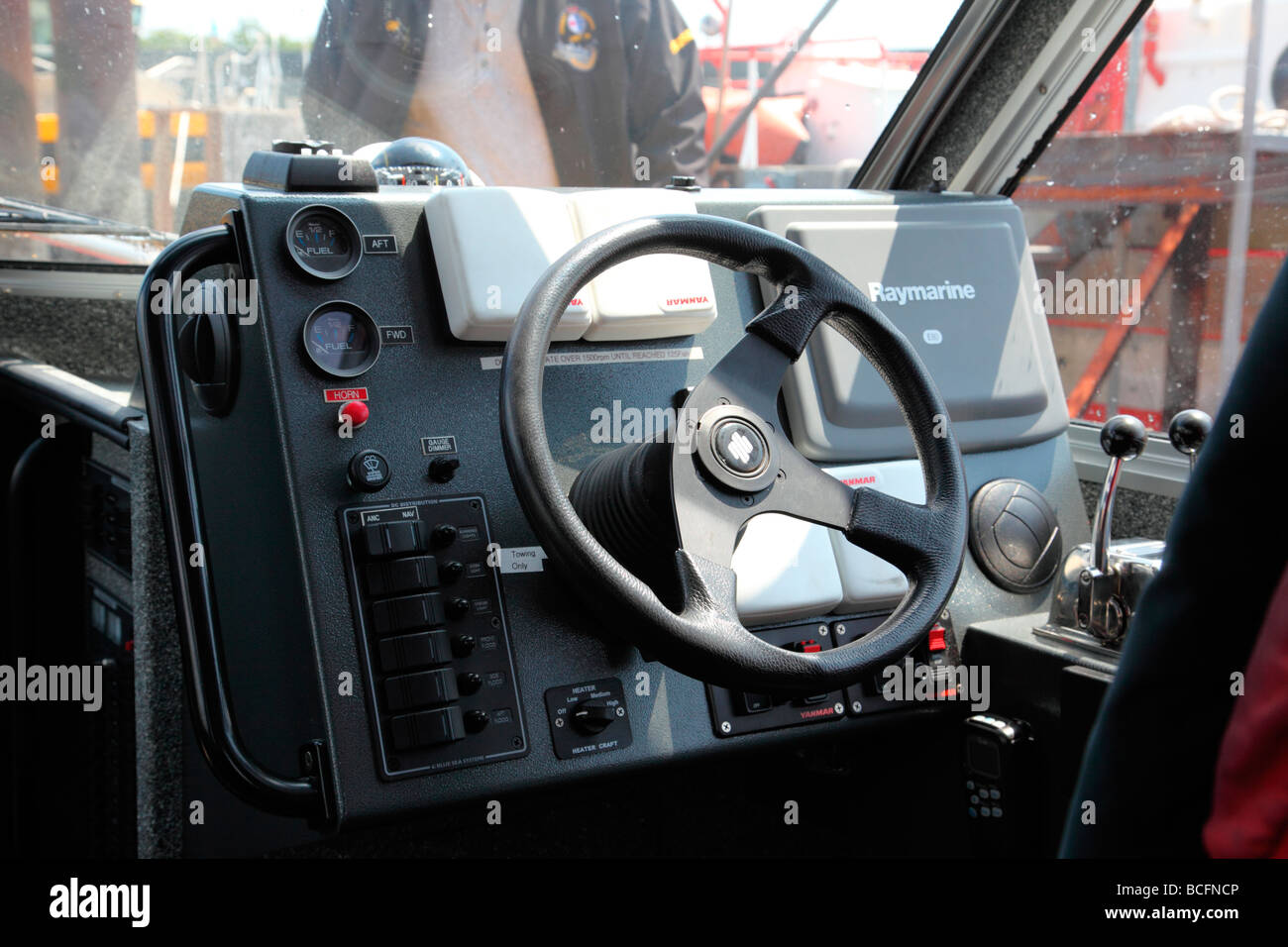 Command wheel hi-res stock photography and images - Alamy