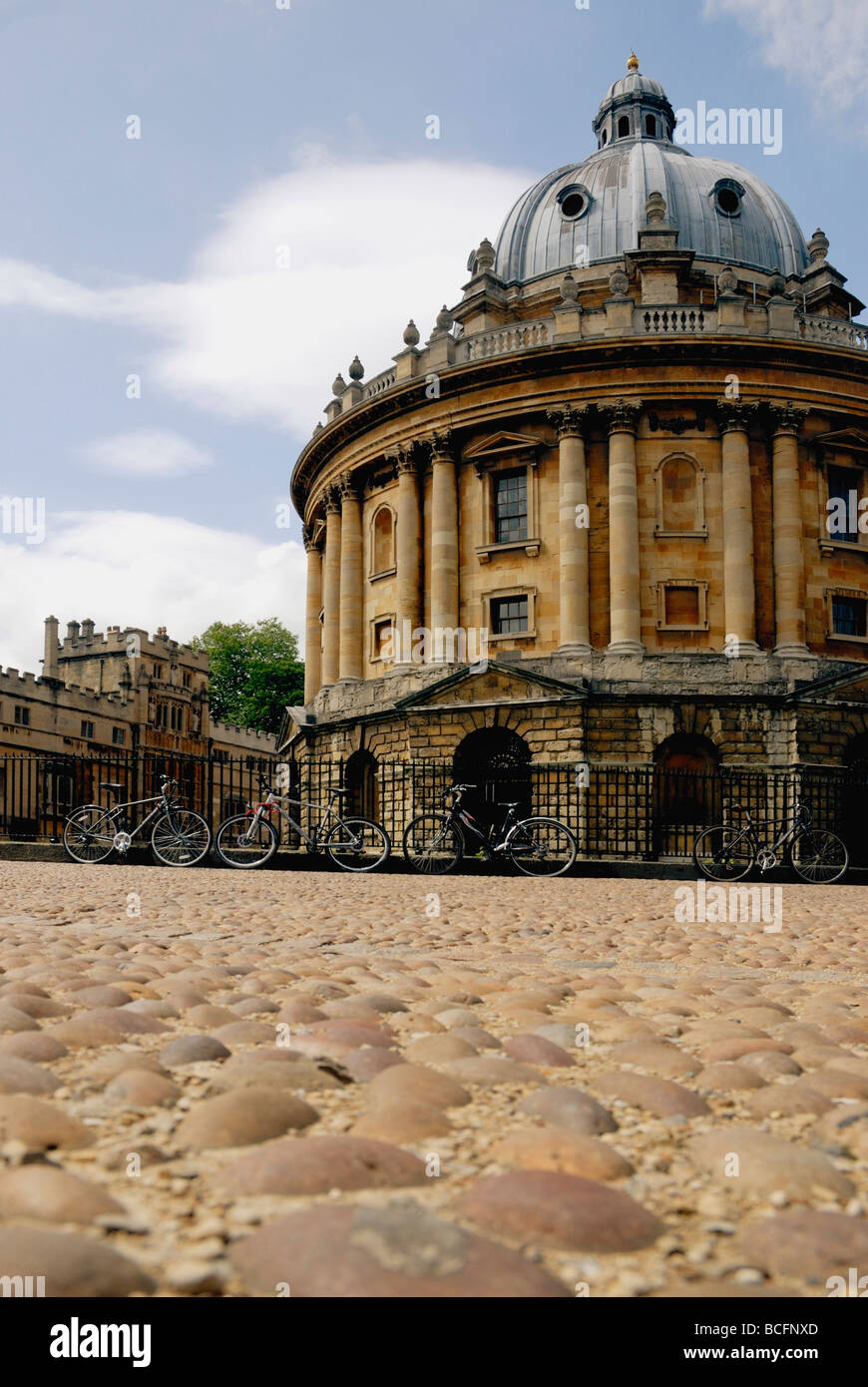 Oxford radcliffe camera building hi-res stock photography and images ...