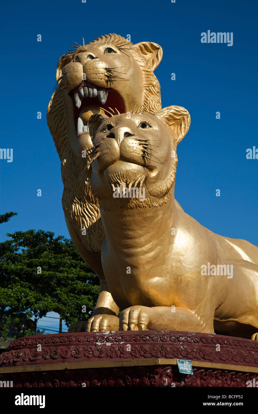 Golden lions hi-res stock photography and images - Alamy