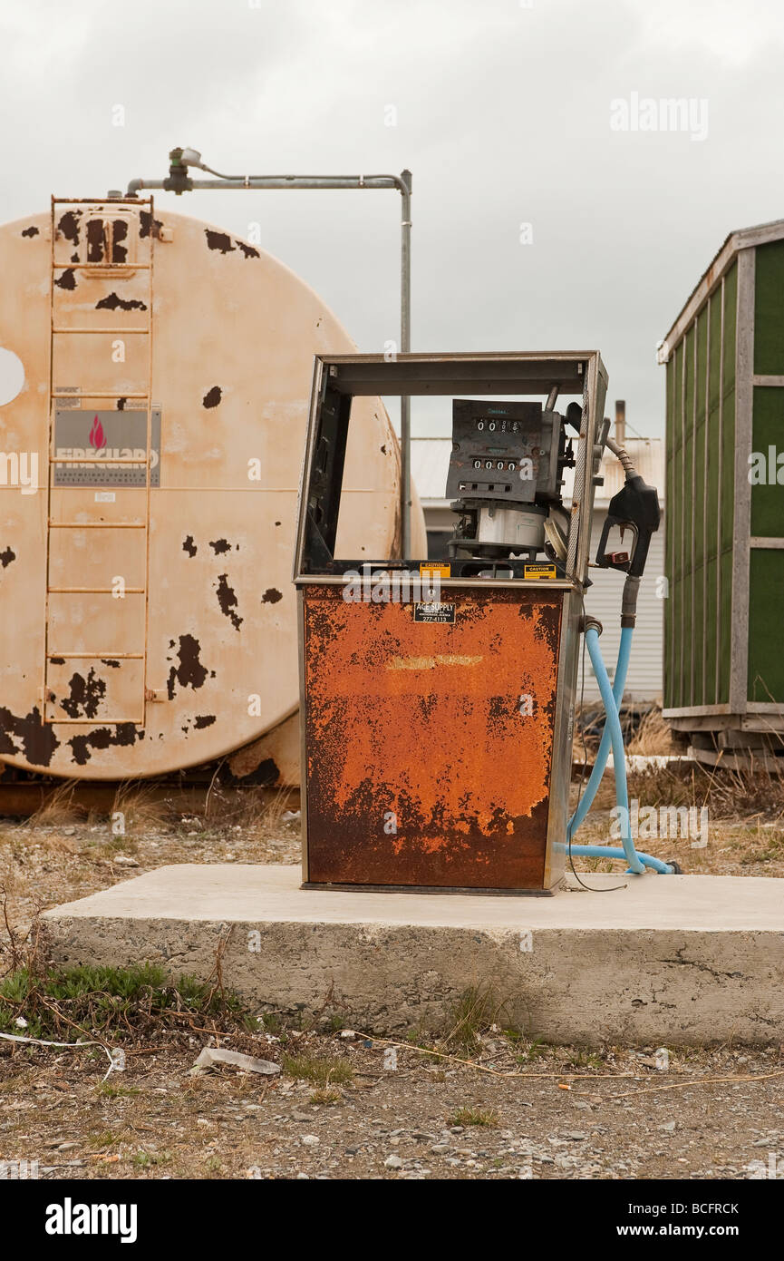 AN OLD BROKEN GAS PUMP IN TELLER ALASKA Stock Photo - Alamy