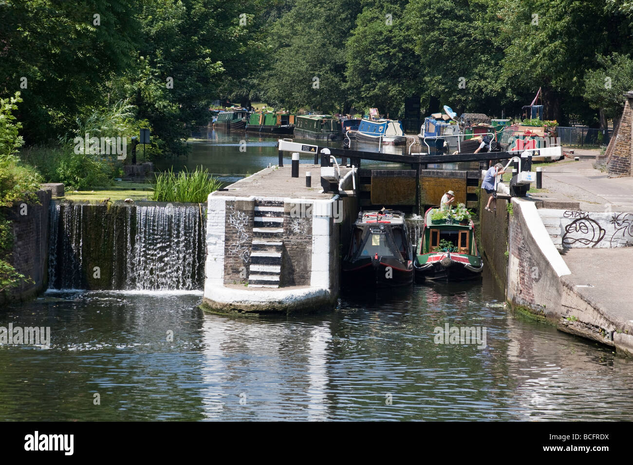 Old Ford Lock, Regents Canal, Tower Hamlets, London, England, UK Stock ...