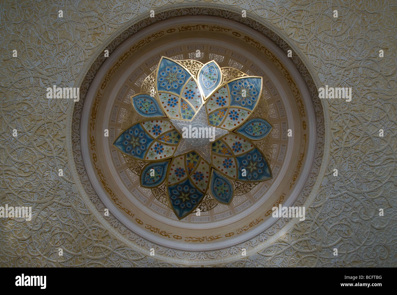 Ceiling patterns at Sheikh Zayed mosque, Abu Dhabi Stock Photo - Alamy