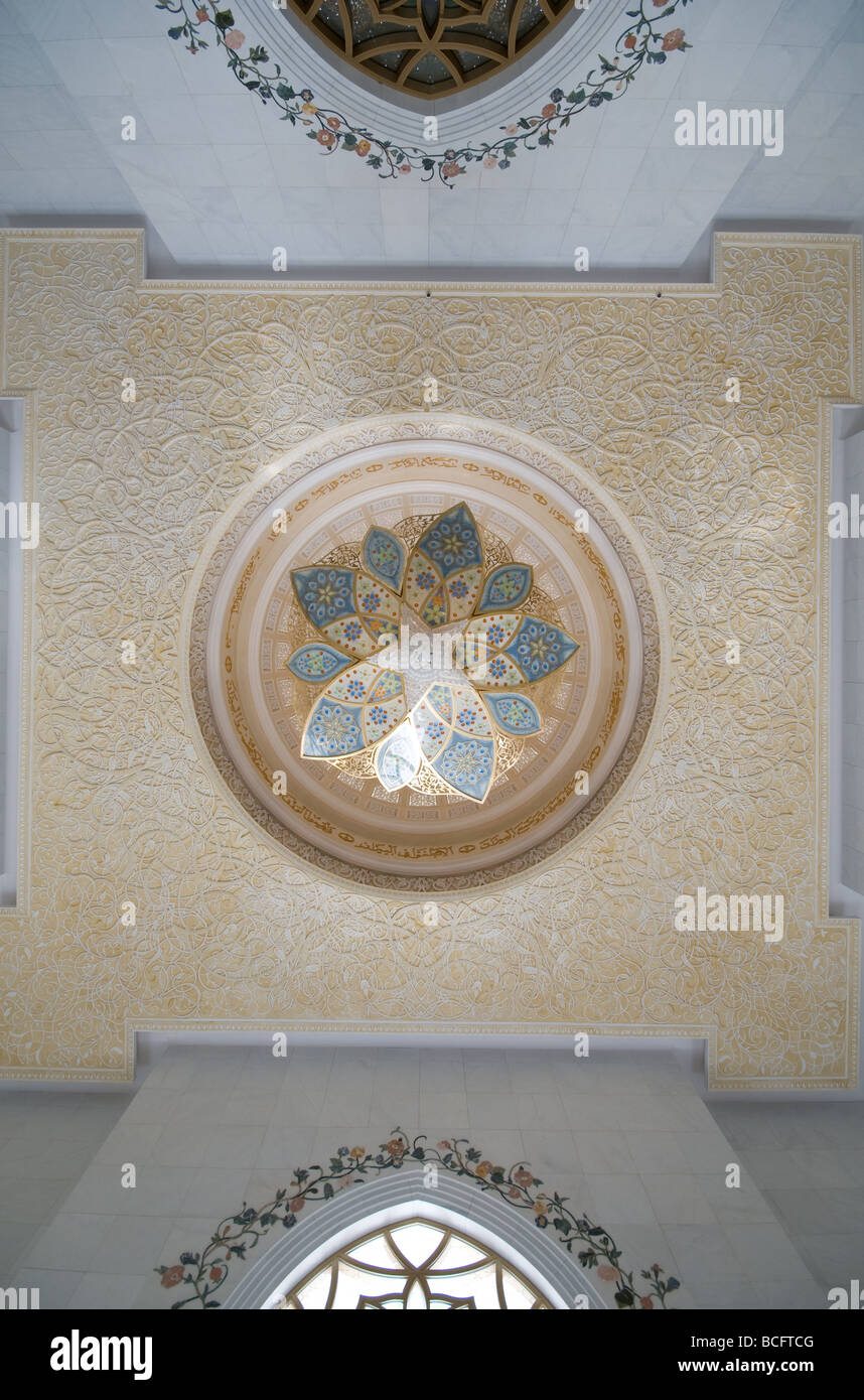 Ceiling patterns at Sheikh Zayed mosque, Abu Dhabi Stock Photo - Alamy