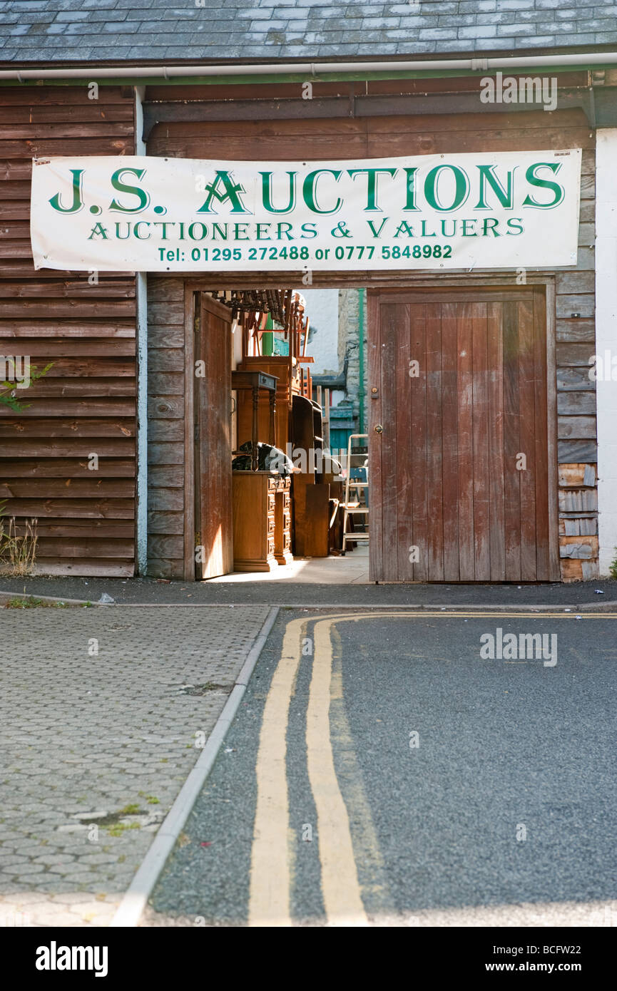 Bicester auctioneer auctioneers hi-res stock photography and images - Alamy