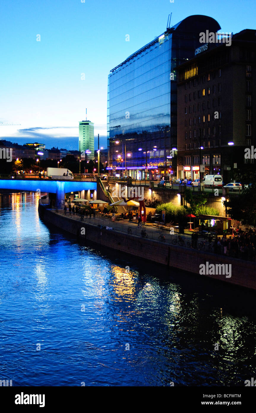 Popular riverside bar hi-res stock photography and images - Alamy
