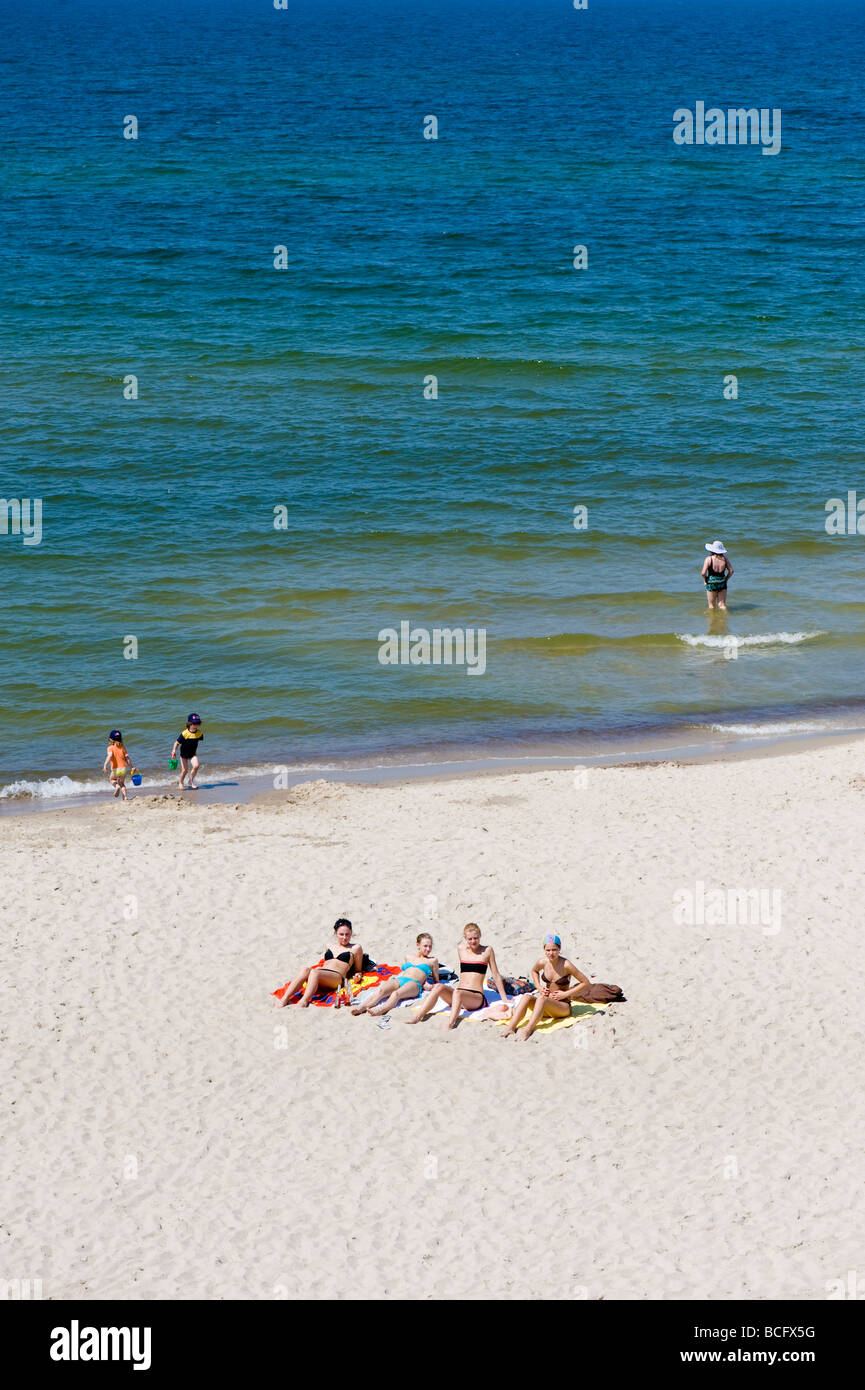 People sandy beach sunbathing hi-res stock photography and images - Alamy