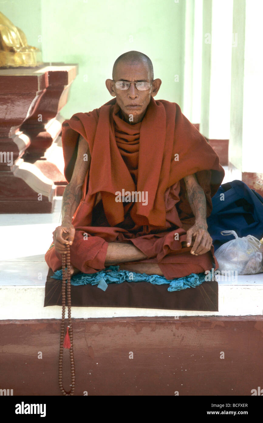 myanmar yangon monk Stock Photo - Alamy