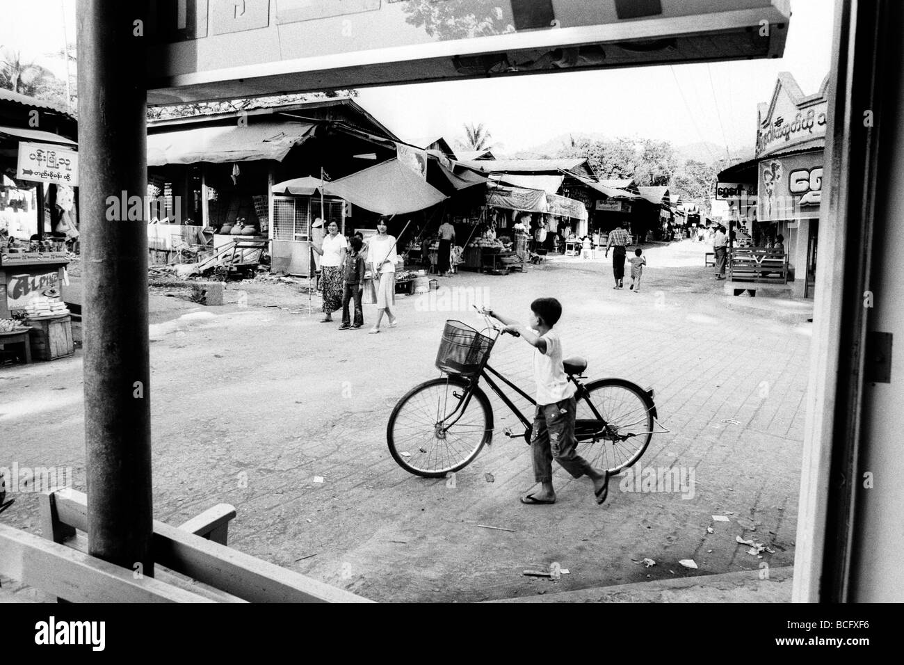 myanmar Mawlamyine daily life Stock Photo - Alamy