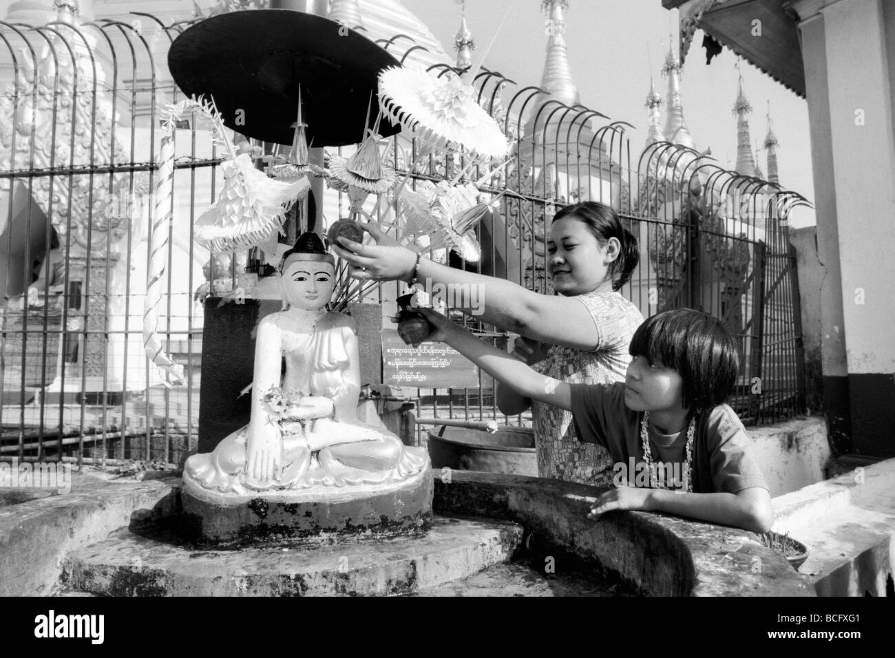 myanmar tathon daily life Stock Photo - Alamy