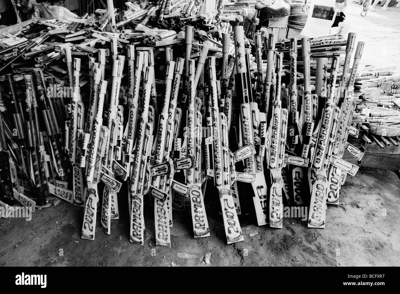 Myanmar guns hi-res stock photography and images - Alamy