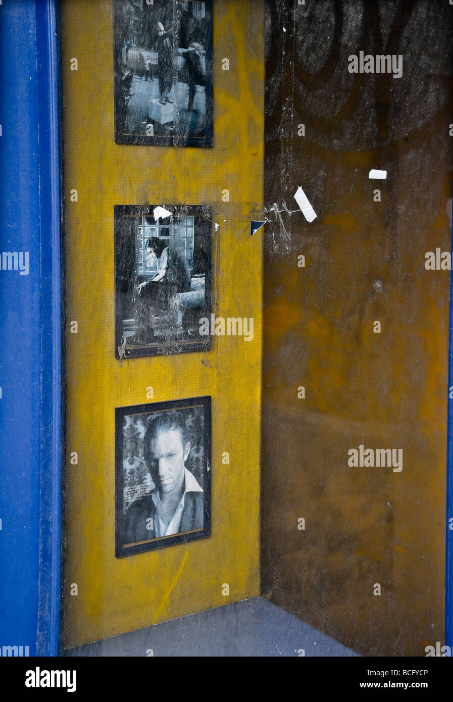 Storefront paris hi-res stock photography and images - Alamy