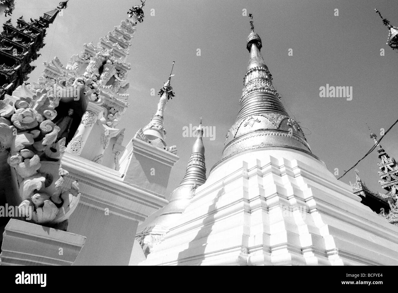 myanmar yangon daily life Shwedagon Paya Stock Photo - Alamy