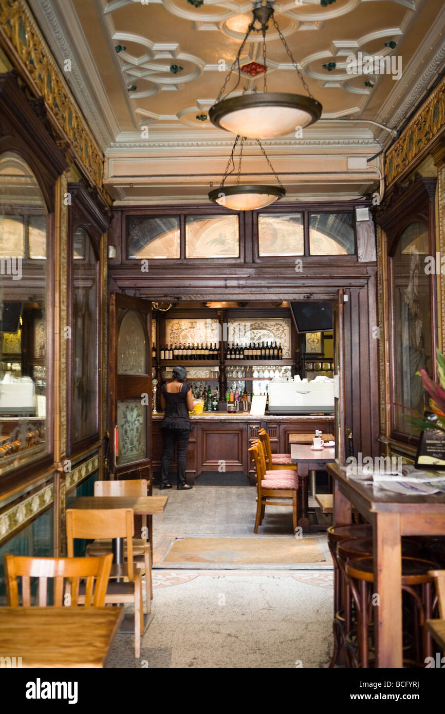 The Punch Tavern Bar on Fleet Street Stock Photo - Alamy