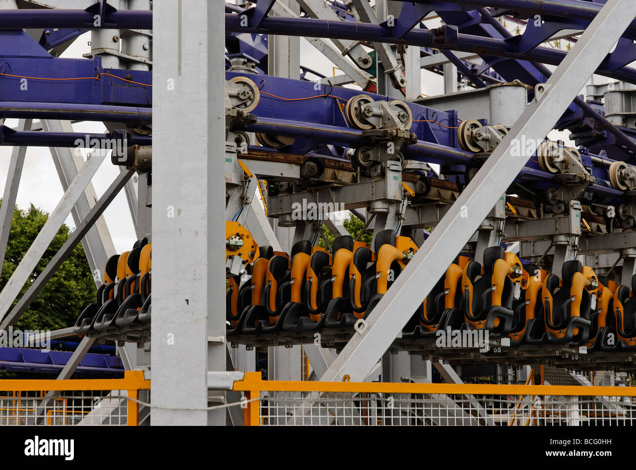 Rollercoaster track curve hi-res stock photography and images - Alamy