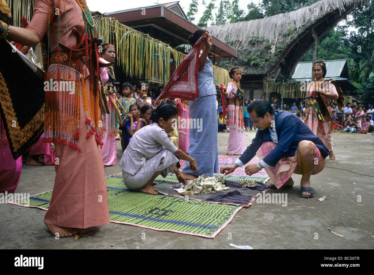 toraja people sulawesi indonesia Stock Photo - Alamy