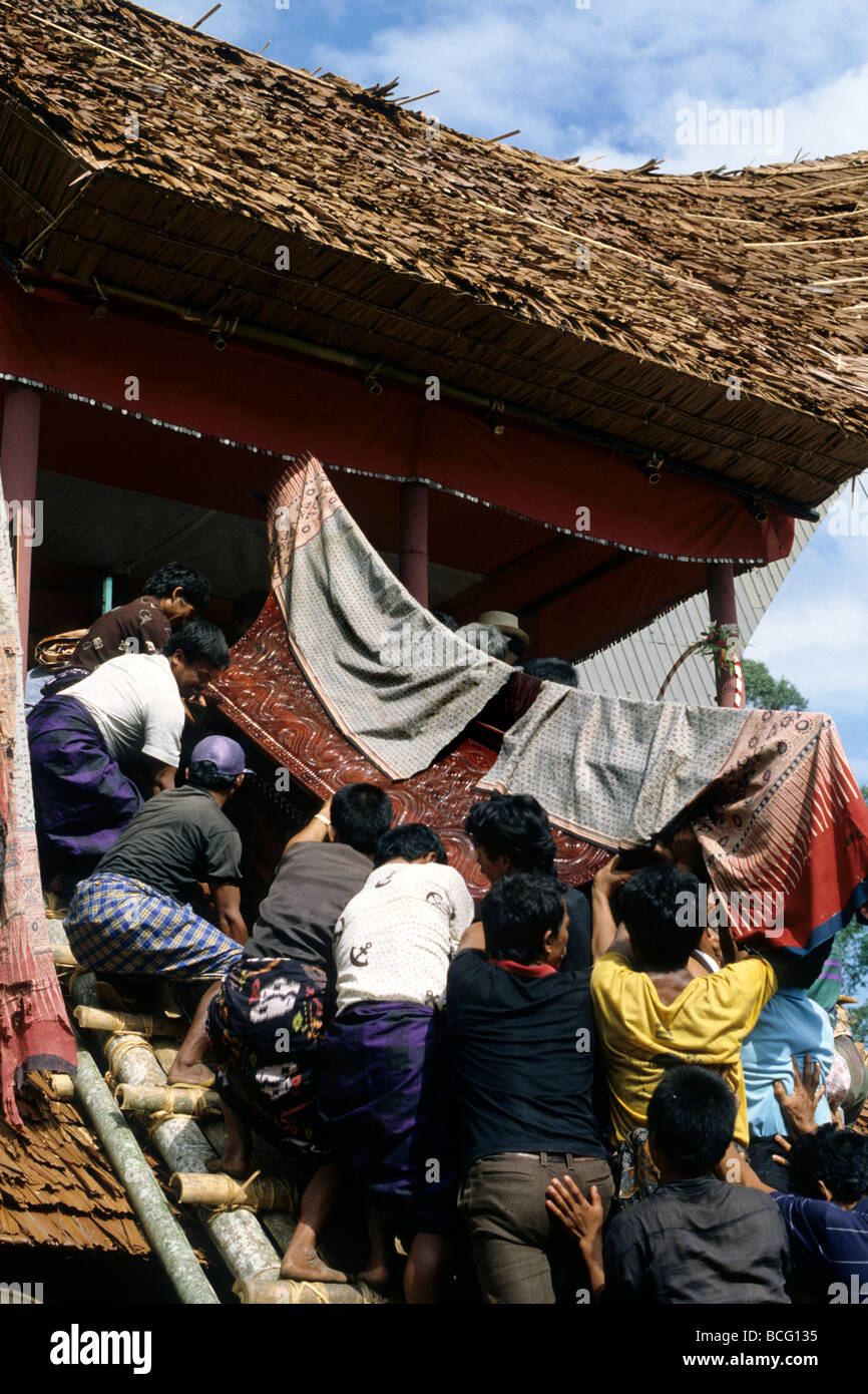 toraja people sulawesi indonesia Stock Photo - Alamy