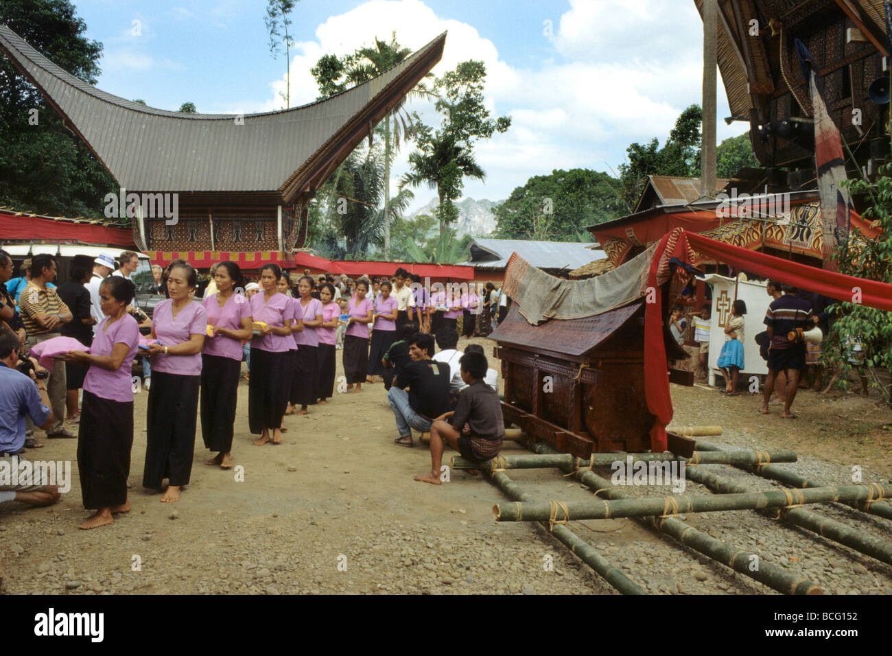 toraja people sulawesi indonesia Stock Photo - Alamy