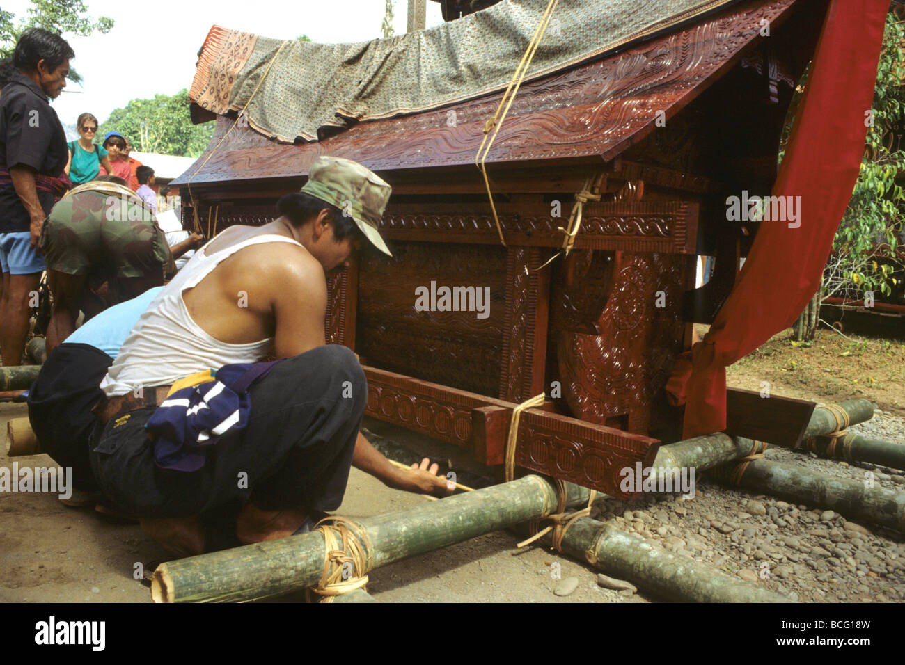 toraja people sulawesi indonesia Stock Photo - Alamy