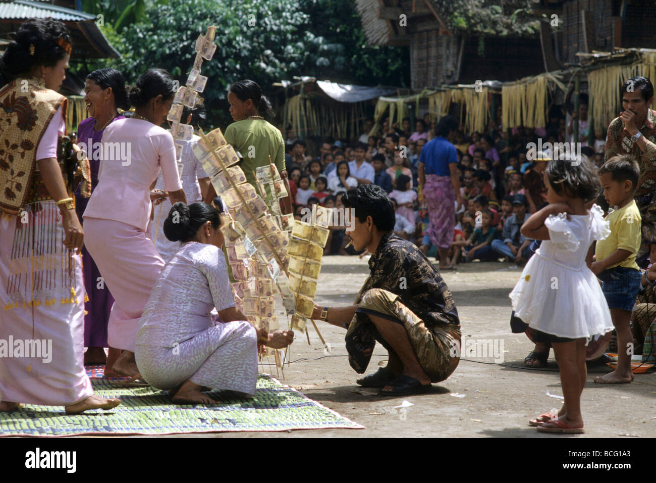 toraja people sulawesi indonesia Stock Photo - Alamy