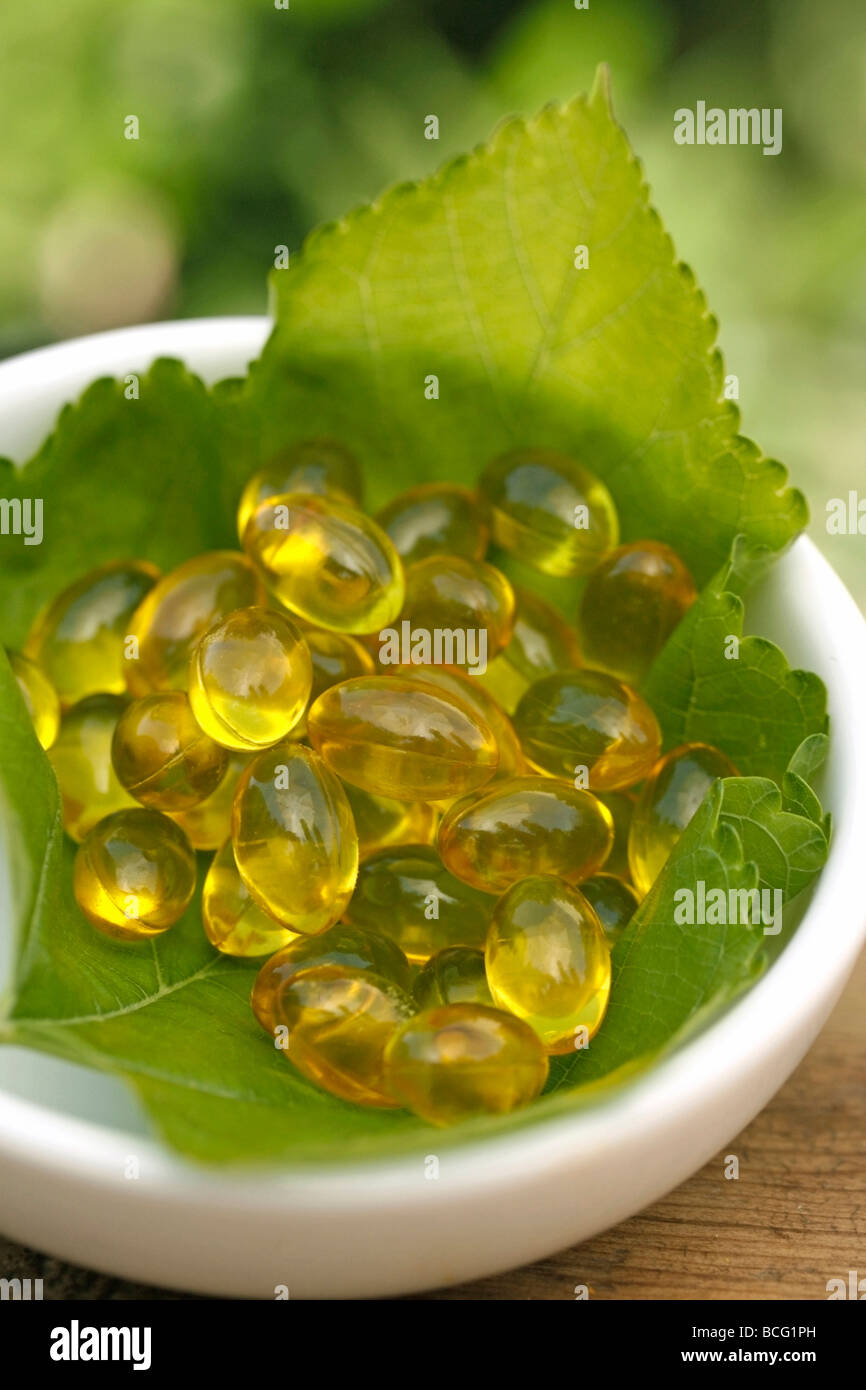 Supplement tablets pills capsules herb hi-res stock photography and ...