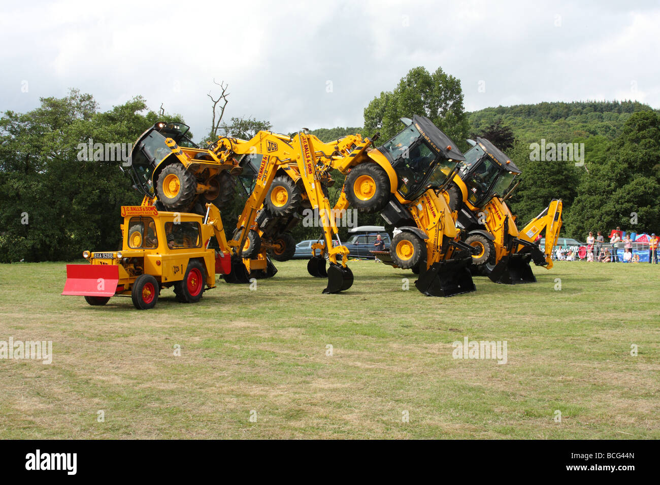 Jcb mechanical digger hi-res stock photography and images - Alamy