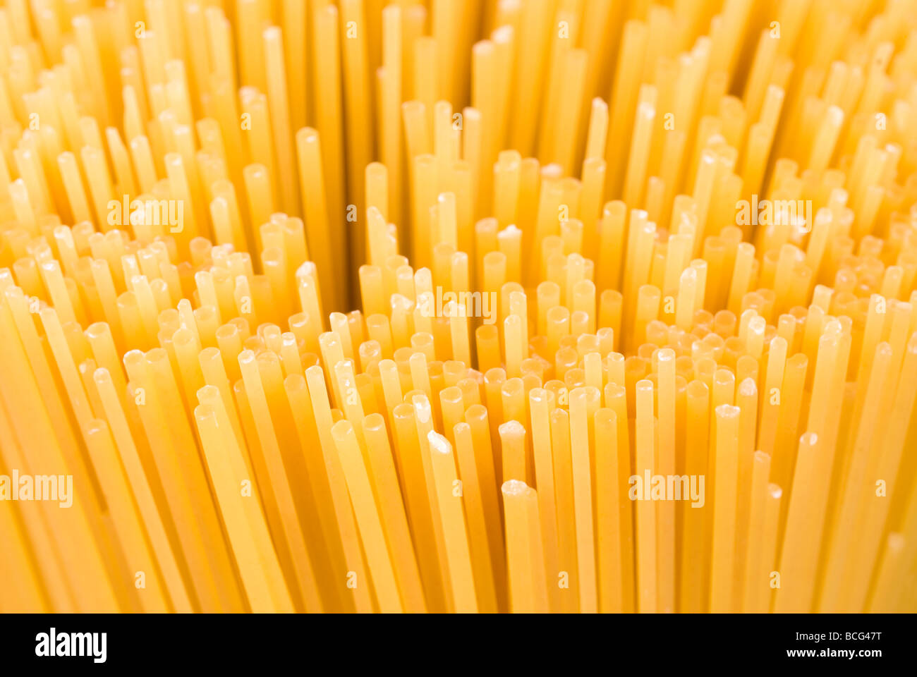 Uncooked dried spaghetti hi-res stock photography and images - Alamy