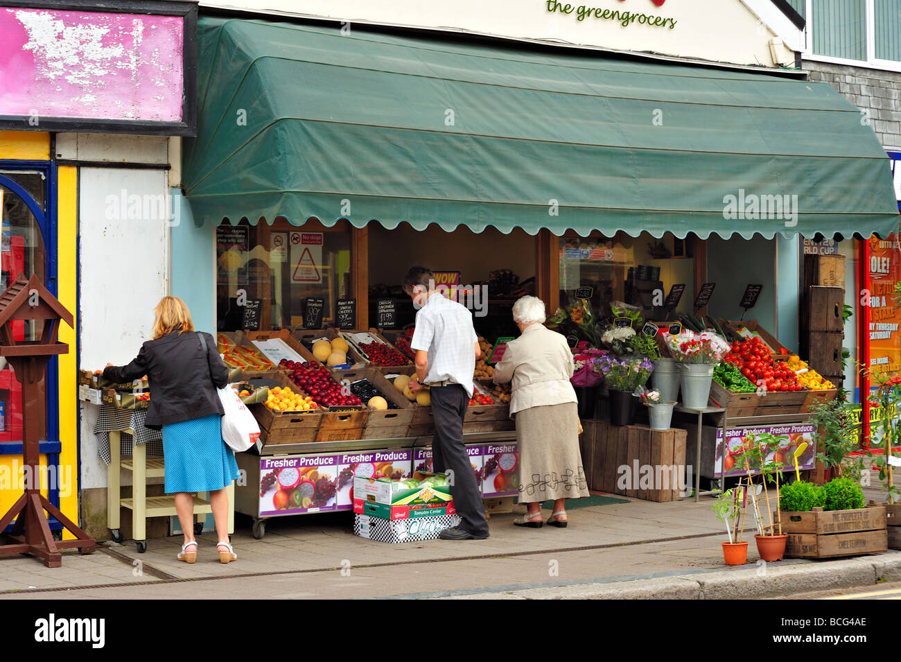 Green grocer high street hi-res stock photography and images - Alamy