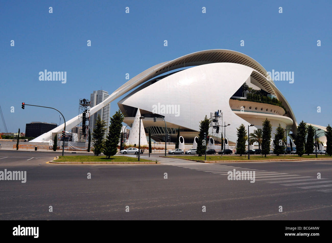 The Valencia Opera house and performing arts center in the City of Arts ...