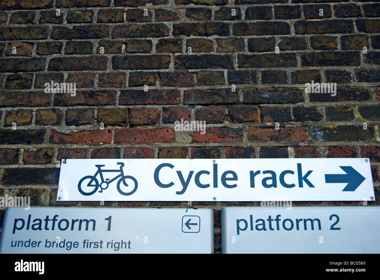 Cycle parking sign signs hi-res stock photography and images - Alamy