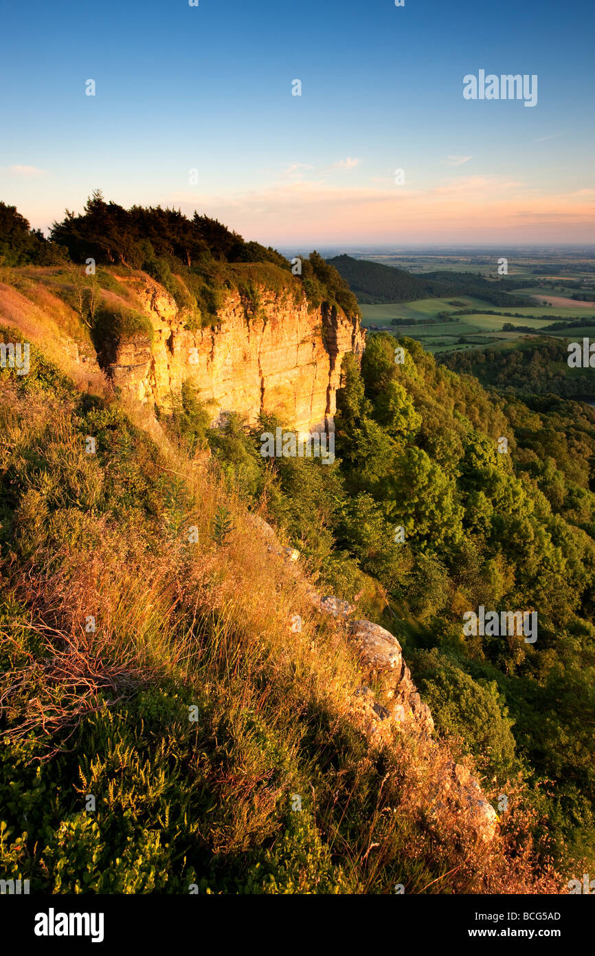 Whitestone Cliff at summer sunset on the Cleveland Way at Sutton Bank ...