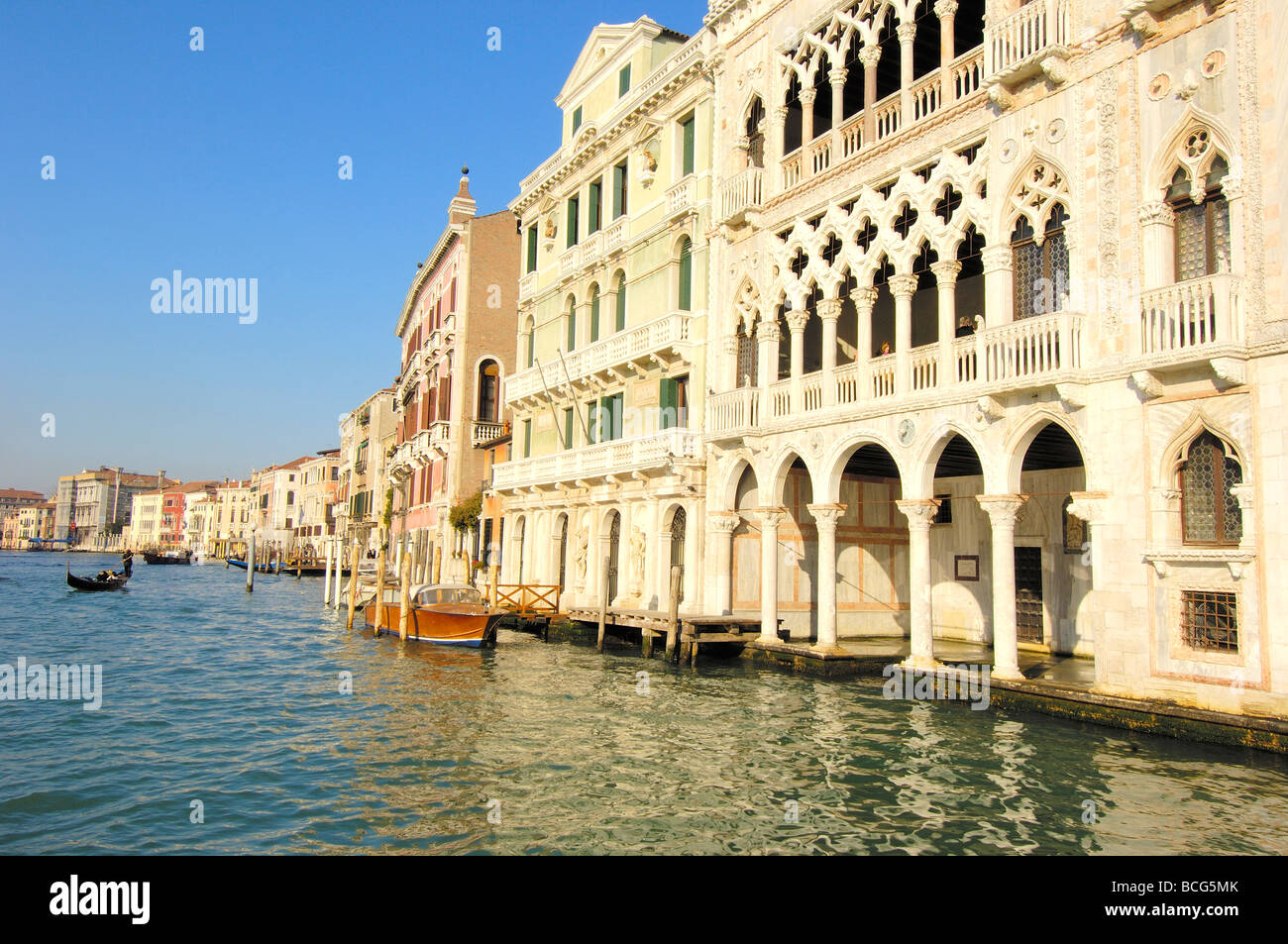 15th fifteenth century building palace hi-res stock photography and ...