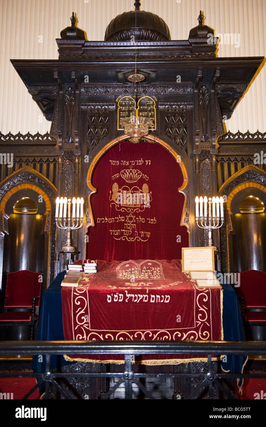 Bema synagogue hi-res stock photography and images - Alamy