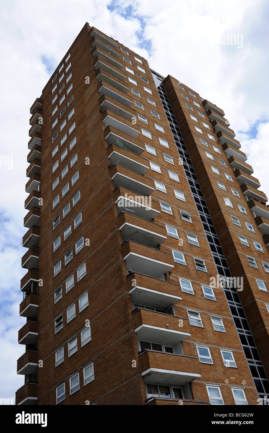 Tower block of residential flats in Brighton city centre Stock Photo ...