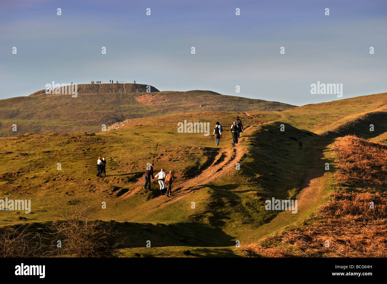WALKERS ON BRITISH CAMP AN IRON AGE HILL FORT ON THE MALVERN HILLS ON ...