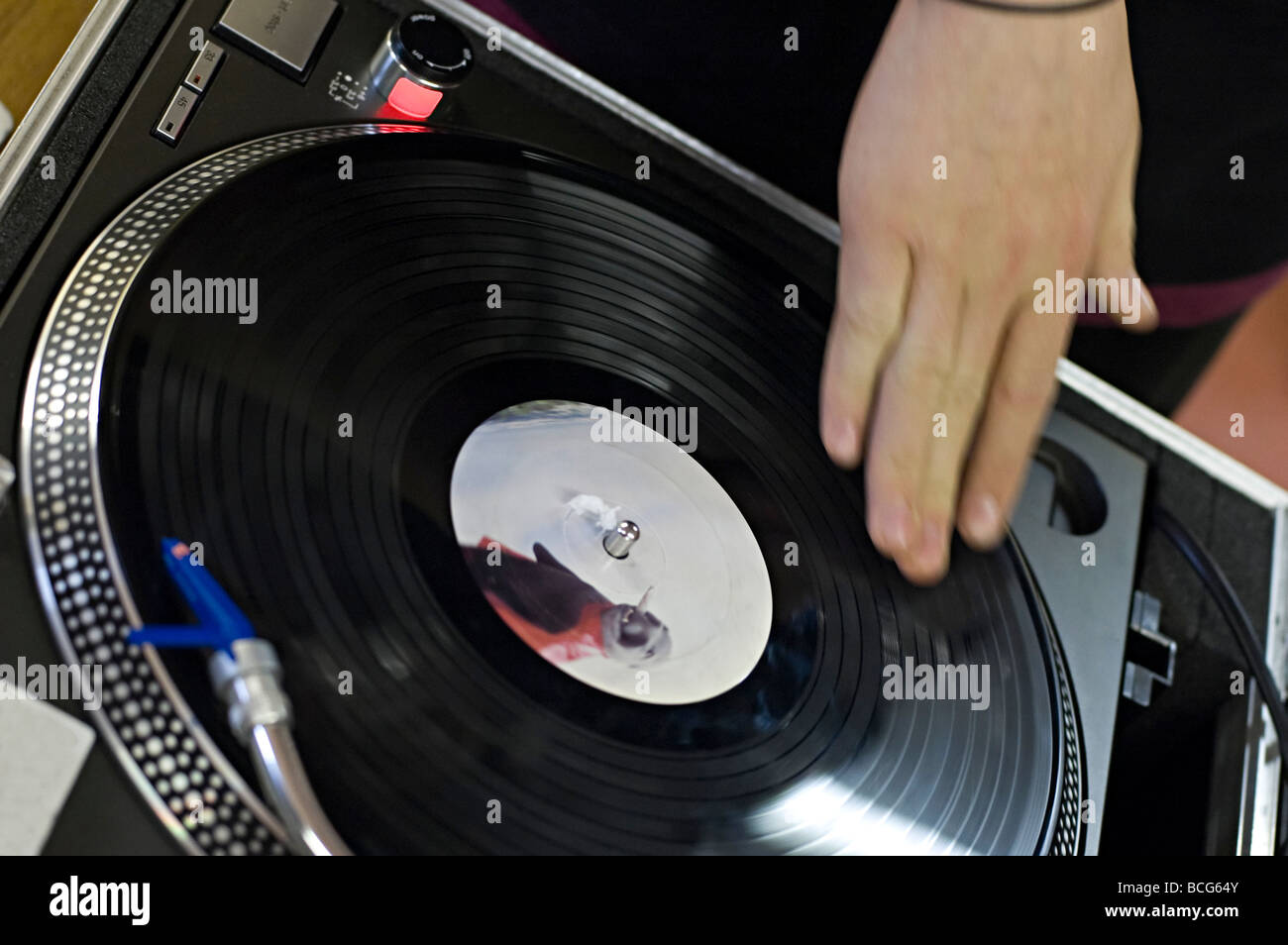 dj hands mixing records on a turn table Stock Photo - Alamy