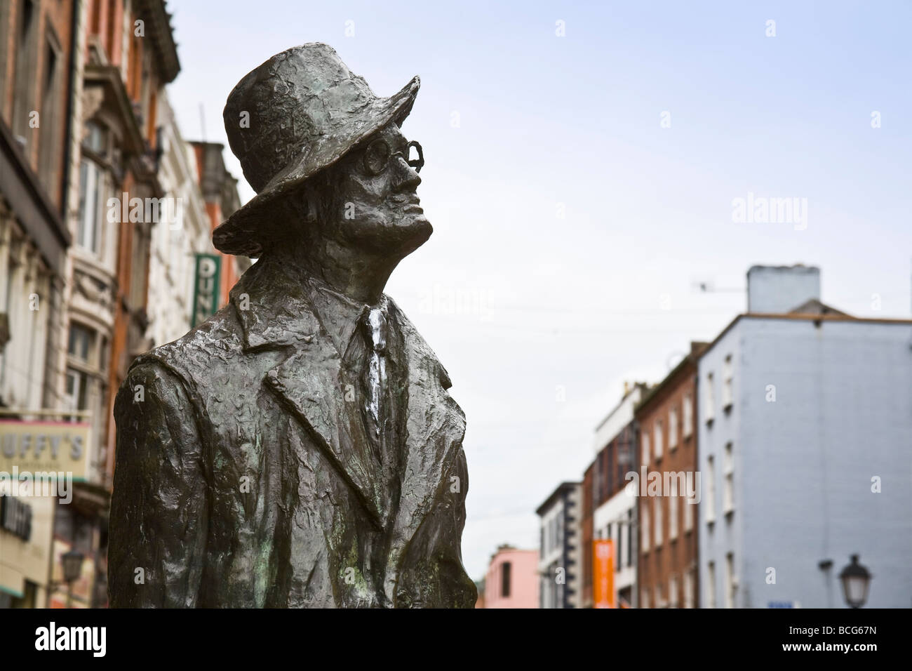 Bronze Statue of James Joyce, Irish Writer, North Earl Street, Dublin ...
