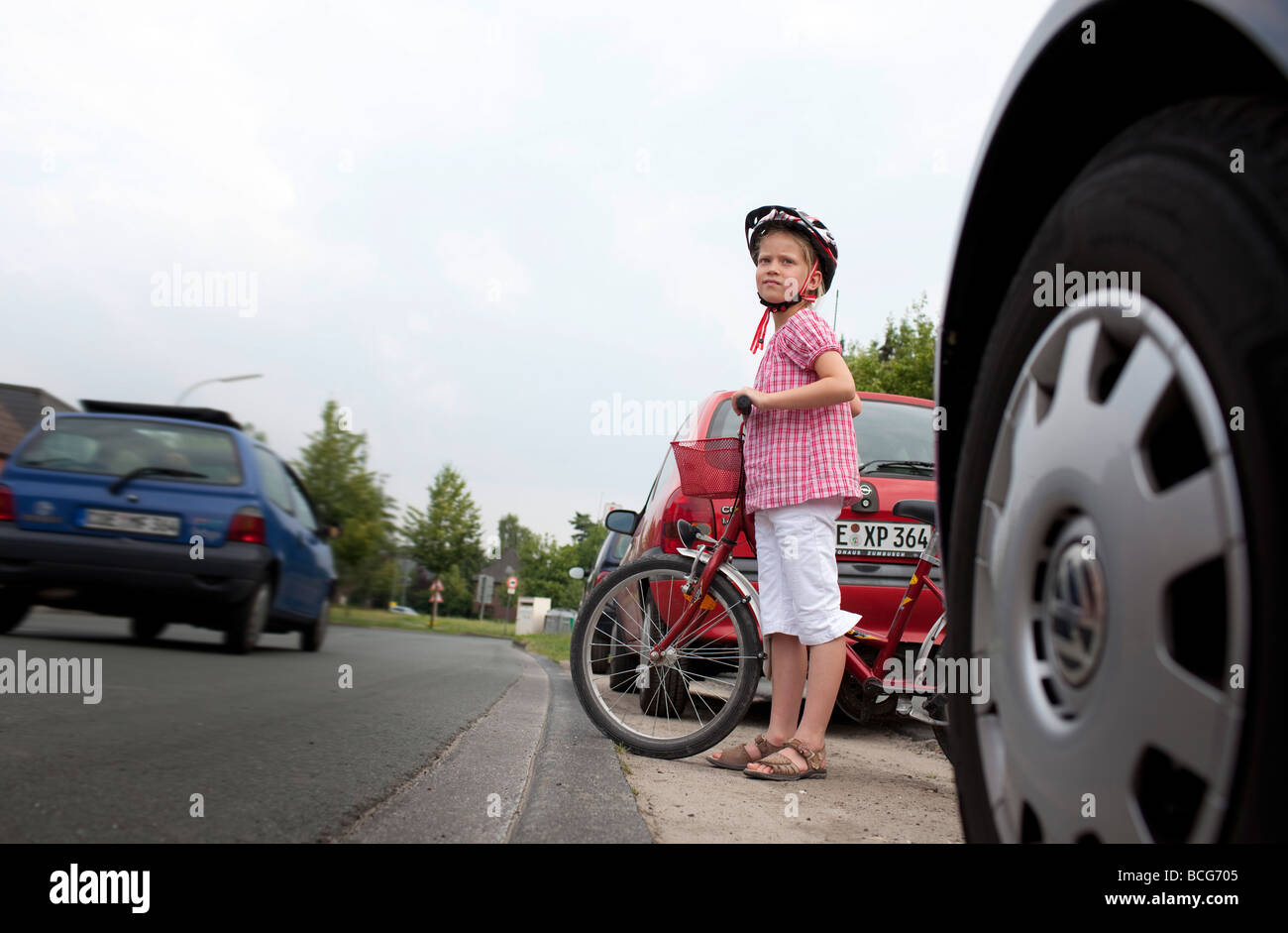 Children waiting between cars Stock Photo - Alamy