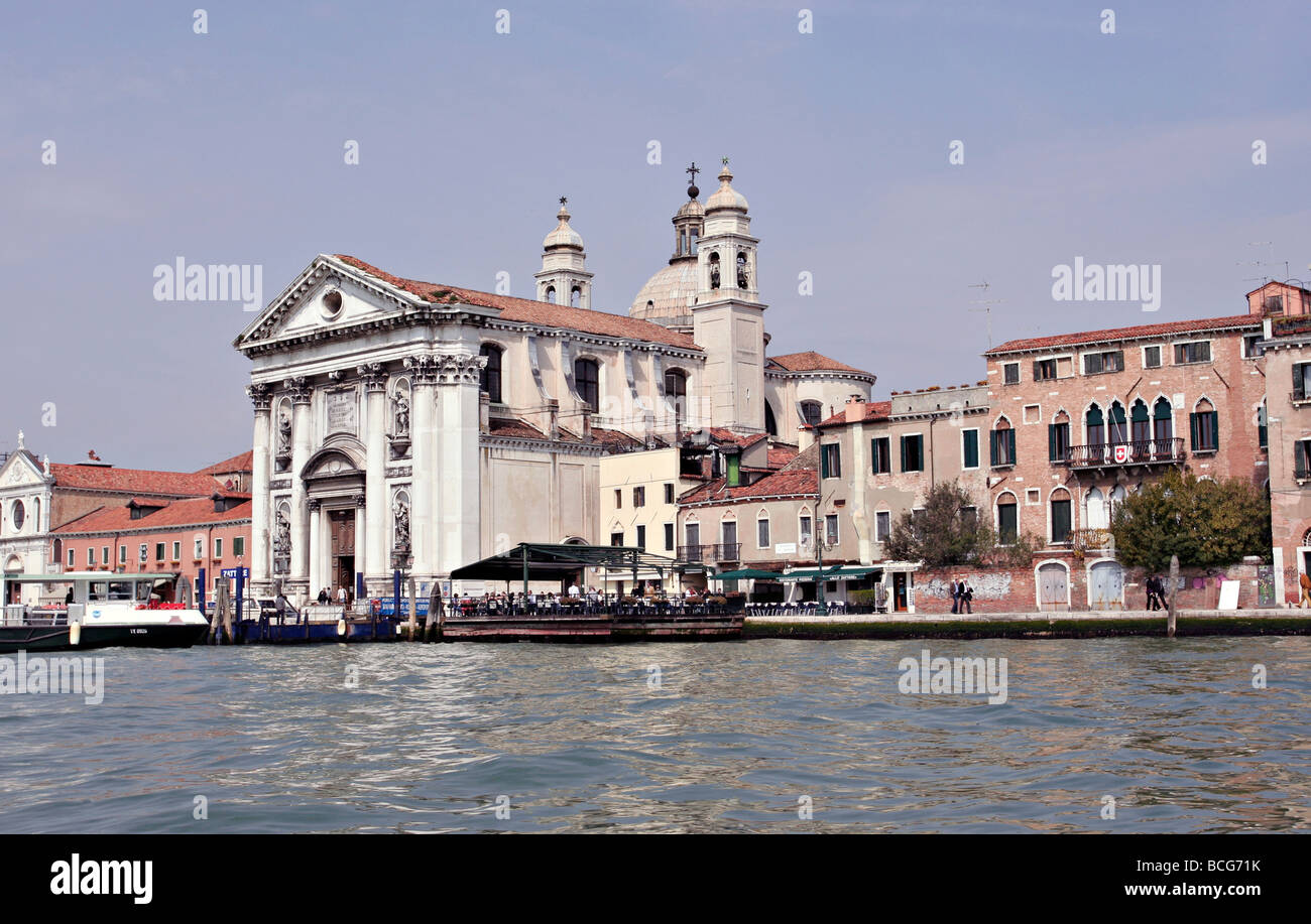 Buildings at the waterfront in Venice Stock Photo - Alamy