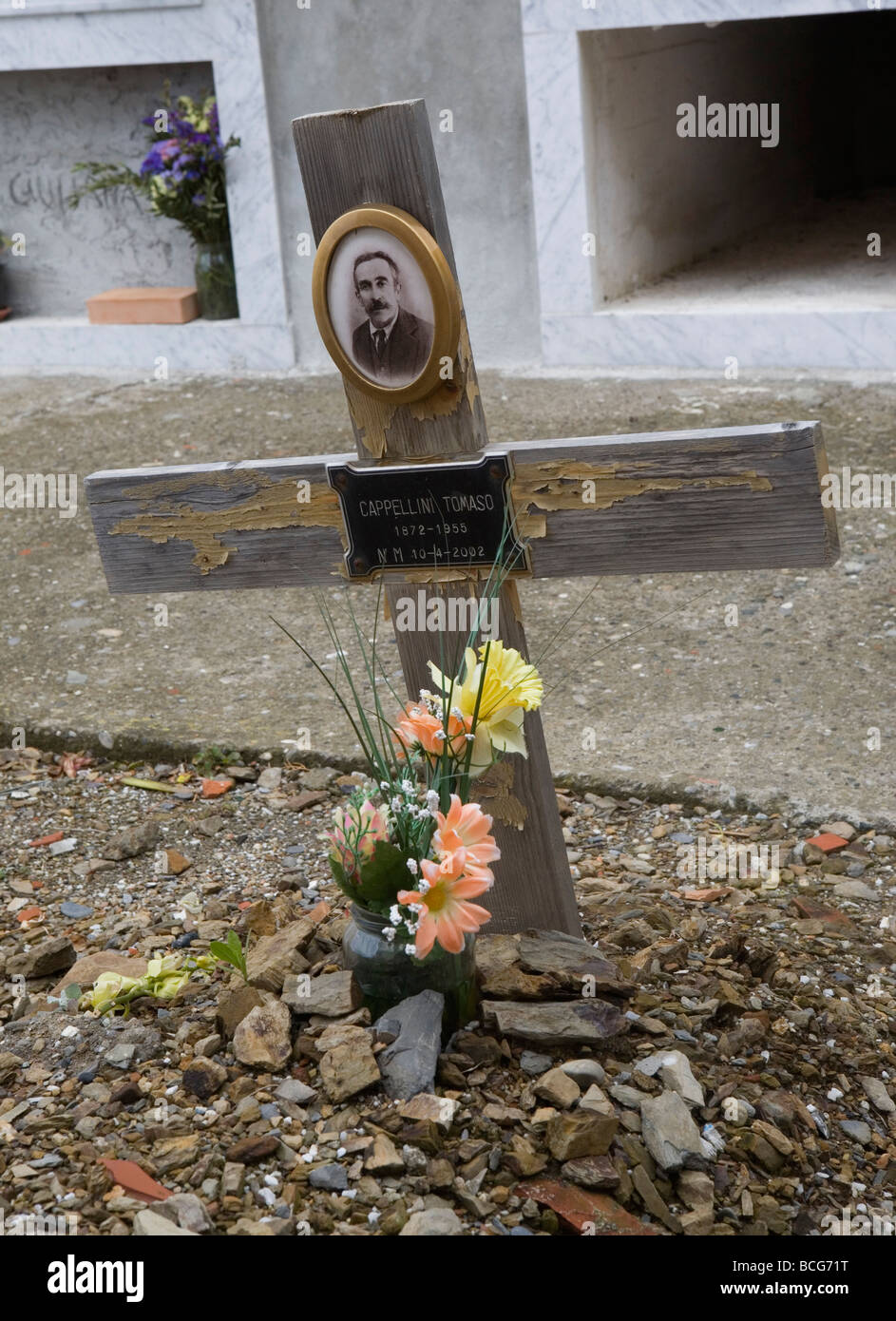 Manarola historic cemetery hi-res stock photography and images - Alamy